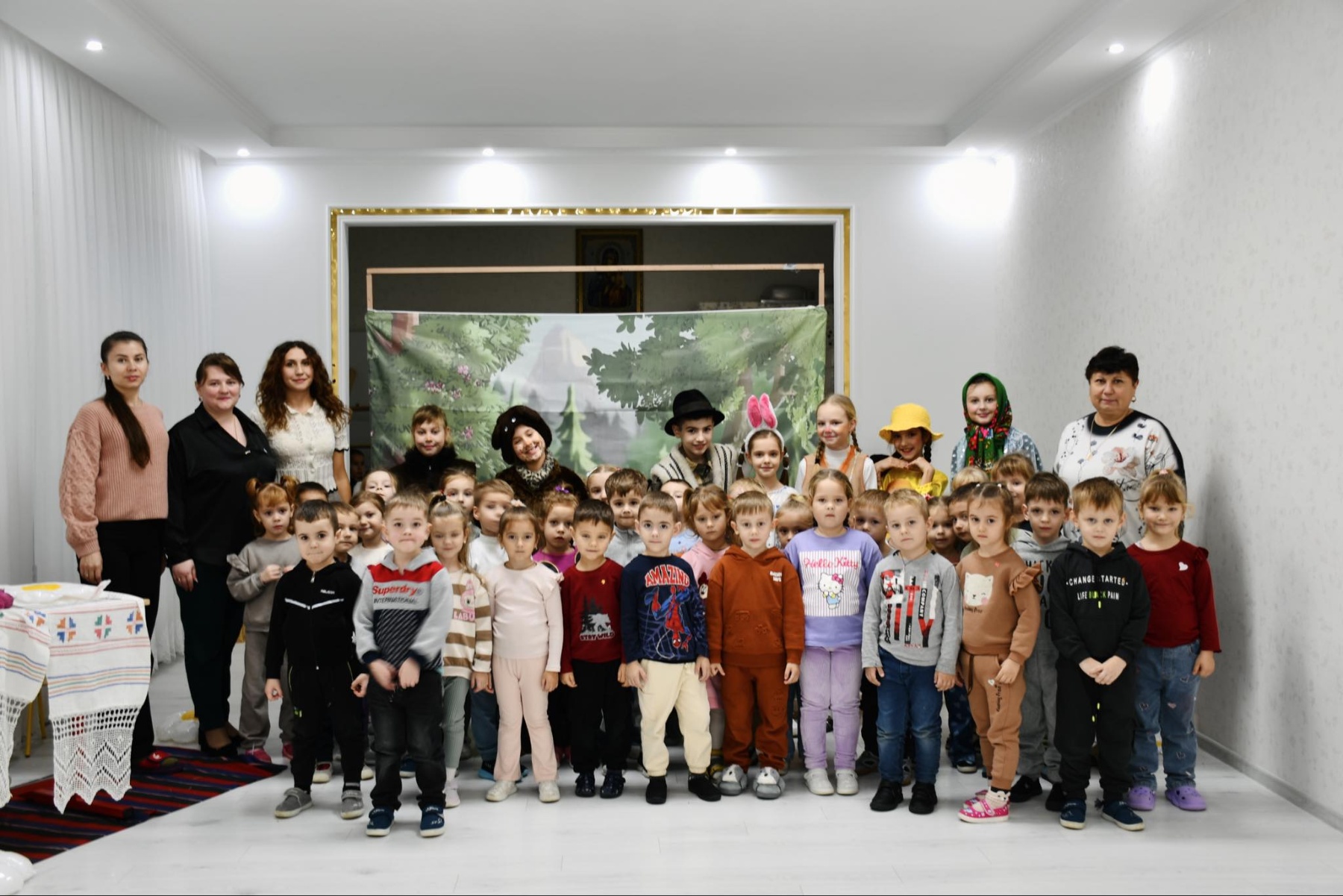 Copiii de la cercul „Micul Actor” au adus zâmbete și bucurie la IET nr ...